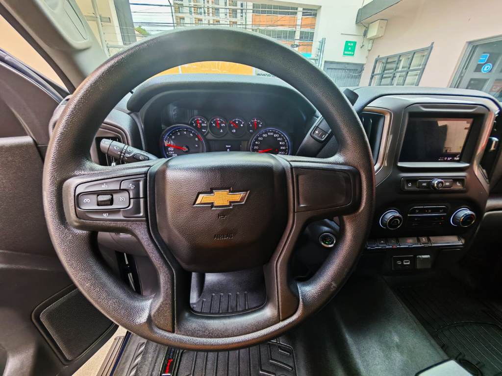 Chevrolet Silverado 1500 CUSTOM DOBLE CABINA 4x4 2022 | Automart Autos