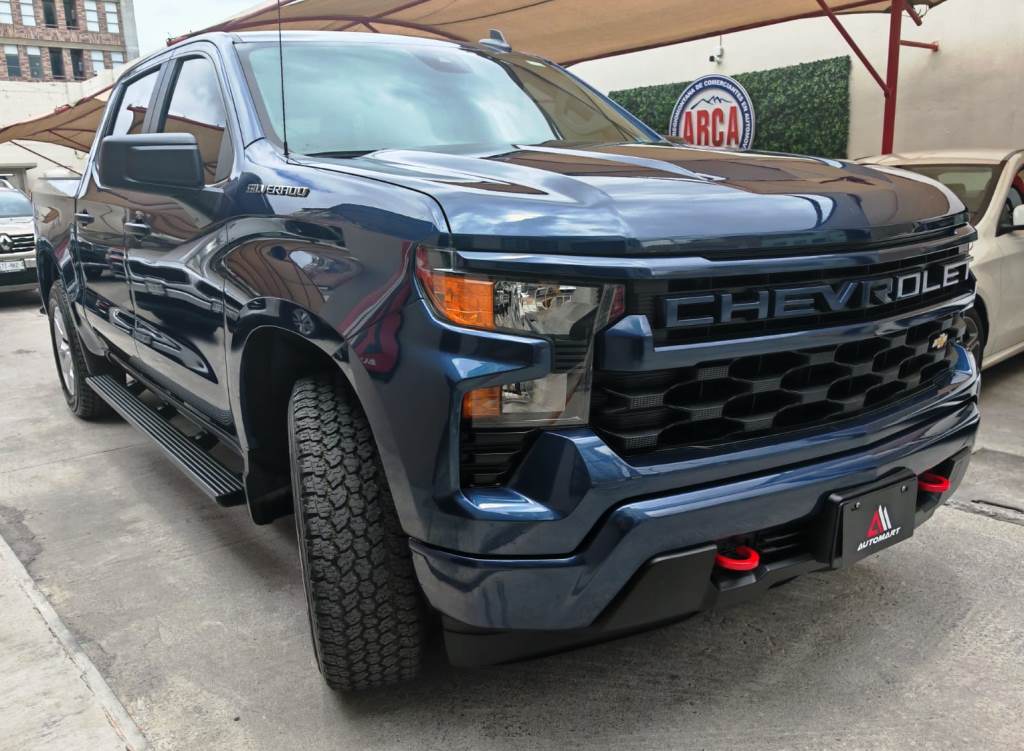 Chevrolet Silverado 1500 CUSTOM DOBLE CABINA 4x4 2022 | Automart Autos